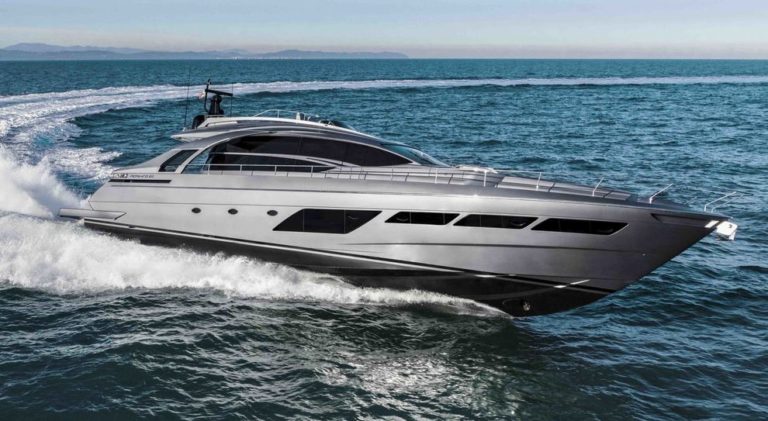 Pershing 8X, nuovo yacht sport-fly che più all'avanguardia non si può!